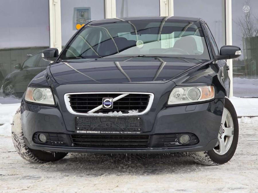 Grey Volvo S40 2009 in Vilnius, with an engine capacity of 1.56 L and mileage of 286 thousand km for 3980 €, photo 3 on AUTOMOTO.COM.LV