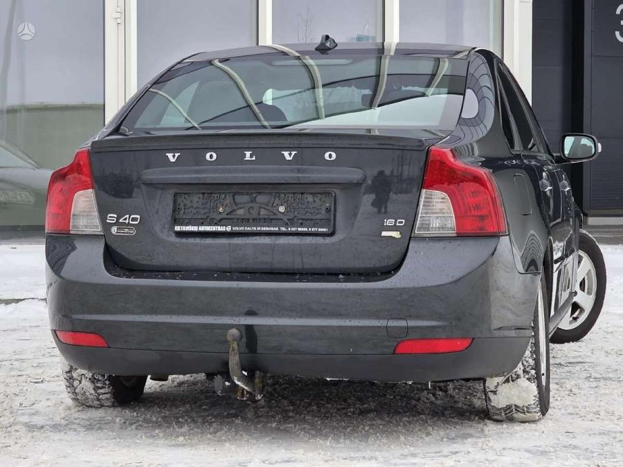 Grey Volvo S40 2009 in Vilnius, with an engine capacity of 1.56 L and mileage of 286 thousand km for 3980 €, photo 6 on AUTOMOTO.COM.LV