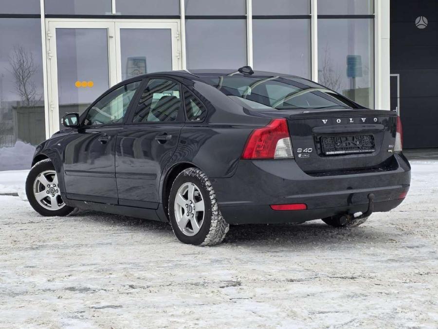 Grey Volvo S40 2009 in Vilnius, with an engine capacity of 1.56 L and mileage of 286 thousand km for 3980 €, photo 7 on AUTOMOTO.COM.LV