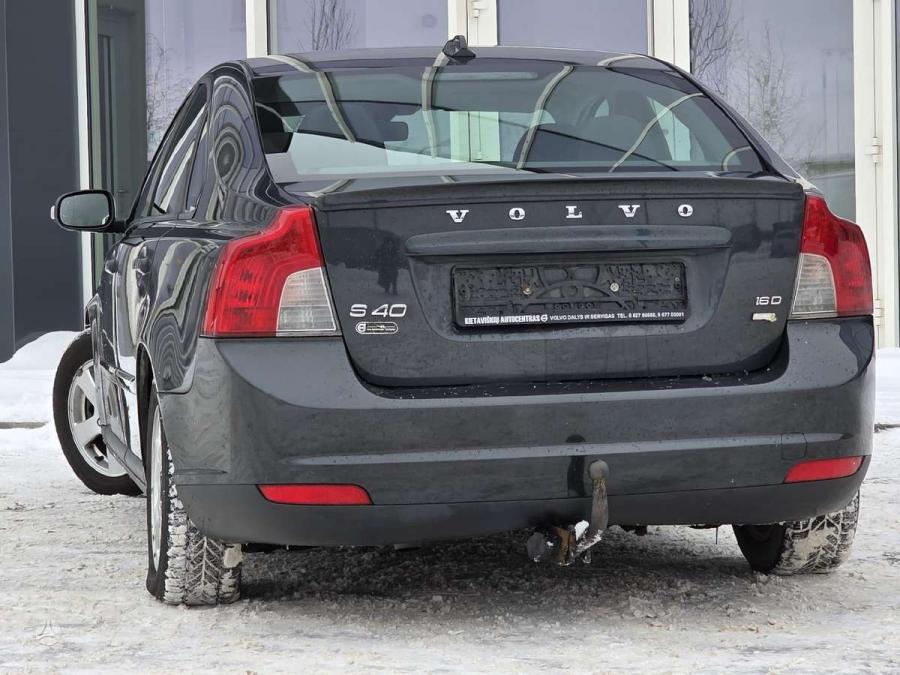 Grey Volvo S40 2009 in Vilnius, with an engine capacity of 1.56 L and mileage of 286 thousand km for 3980 €, photo 8 on AUTOMOTO.COM.LV