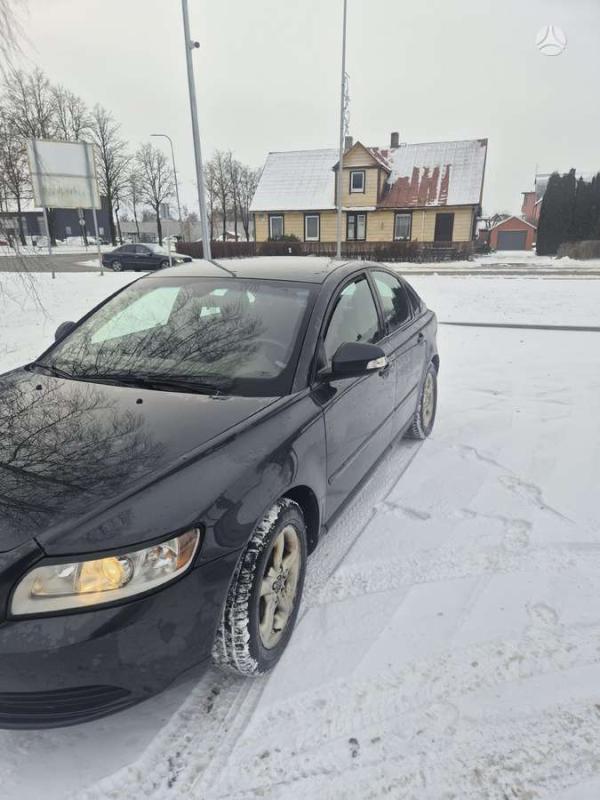 Pelēks Volvo S40 2009 Rokiškis, ar dzinēja tilpumu 1.60 L un nobraukumu 325 tūkst. km par 2700 €, foto 1 vietnē AUTOMOTO.COM.LV