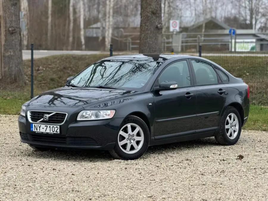 Серый Вольво С40 2009 в Елгава, объемом двигателя 1.60 л и пробегом 292 тыс. км за 4290 €, фото 1 на AUTOMOTO.COM.LV