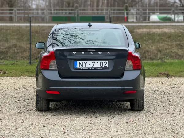 Pelēks Volvo S40 2009 Jelgava, ar dzinēja tilpumu 1.60 L un nobraukumu 292 tūkst. km par 4290 €, foto 5 vietnē AUTOMOTO.COM.LV