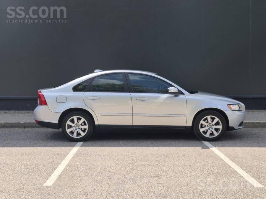 Grey Volvo S40 2009 in Riga, with an engine capacity of 1.60 L and mileage of 180 thousand km for 3500 €, photo 4 on AUTOMOTO.COM.LV