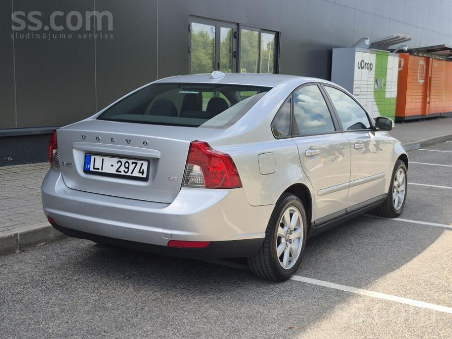 Grey Volvo S40 2009 in Riga, with an engine capacity of 1.60 L and mileage of 180 thousand km for 3500 €, photo 6 on AUTOMOTO.COM.LV