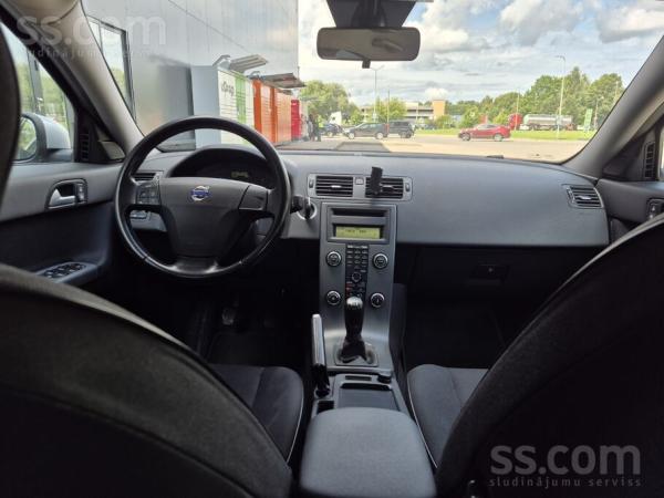 Pelēks Volvo S40 2009 Rīga, ar dzinēja tilpumu 1.60 L un nobraukumu 180 tūkst. km par 3500 €, foto 8 vietnē AUTOMOTO.COM.LV