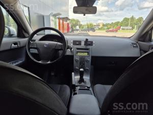 Grey Volvo S40 2009 in Riga, with an engine capacity of 1.60 L and mileage of 180 thousand km for 3500 €, photo 9 on AUTOMOTO.COM.LV