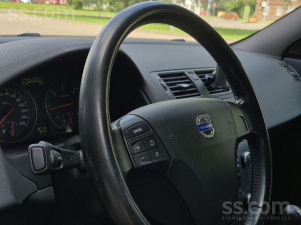 Pelēks Volvo S40 2009 Rīga, ar dzinēja tilpumu 1.60 L un nobraukumu 180 tūkst. km par 3500 €, foto 9 vietnē AUTOMOTO.COM.LV
