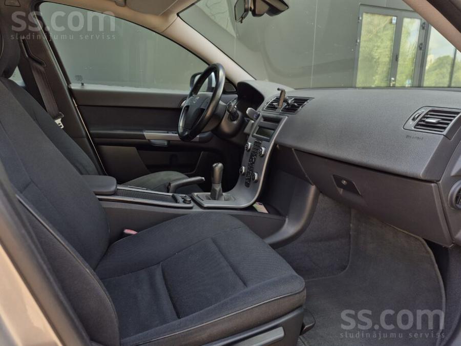 Grey Volvo S40 2009 in Riga, with an engine capacity of 1.60 L and mileage of 180 thousand km for 3500 €, photo 11 on AUTOMOTO.COM.LV