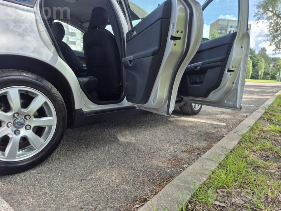 Grey Volvo S40 2009 in Riga, with an engine capacity of 1.60 L and mileage of 180 thousand km for 3500 €, photo 19 on AUTOMOTO.COM.LV