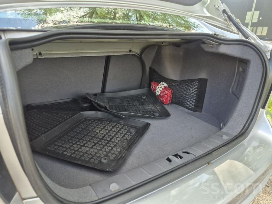 Grey Volvo S40 2009 in Riga, with an engine capacity of 1.60 L and mileage of 180 thousand km for 3500 €, photo 20 on AUTOMOTO.COM.LV