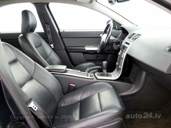 Grey Volvo S40 2009 in Tallinn, with an engine capacity of 1.60 L and mileage of 249 thousand km for 2299 €, photo 6 on AUTOMOTO.COM.LV