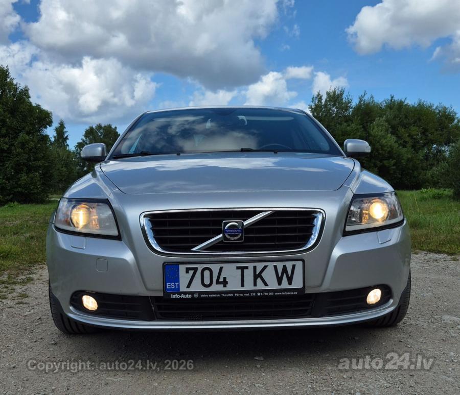 Pelēks Volvo S40 2009 Tallina, ar dzinēja tilpumu 2.00 L un nobraukumu 175 tūkst. km par 3990 €, foto 3 vietnē AUTOMOTO.COM.LV