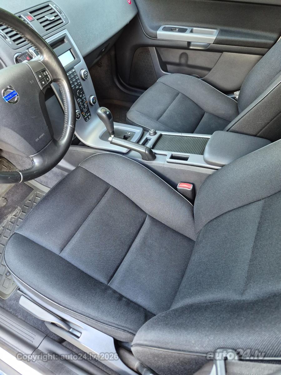 Pelēks Volvo S40 2009 Tallina, ar dzinēja tilpumu 2.00 L un nobraukumu 175 tūkst. km par 3990 €, foto 7 vietnē AUTOMOTO.COM.LV