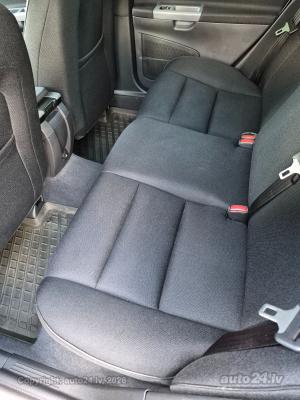 Pelēks Volvo S40 2009 Tallina, ar dzinēja tilpumu 2.00 L un nobraukumu 175 tūkst. km par 3990 €, foto 8 vietnē AUTOMOTO.COM.LV