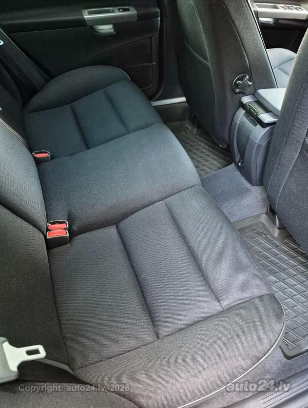 Pelēks Volvo S40 2009 Tallina, ar dzinēja tilpumu 2.00 L un nobraukumu 175 tūkst. km par 3990 €, foto 8 vietnē AUTOMOTO.COM.LV