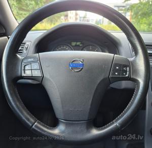 Pelēks Volvo S40 2009 Tallina, ar dzinēja tilpumu 2.00 L un nobraukumu 175 tūkst. km par 3990 €, foto 13 vietnē AUTOMOTO.COM.LV