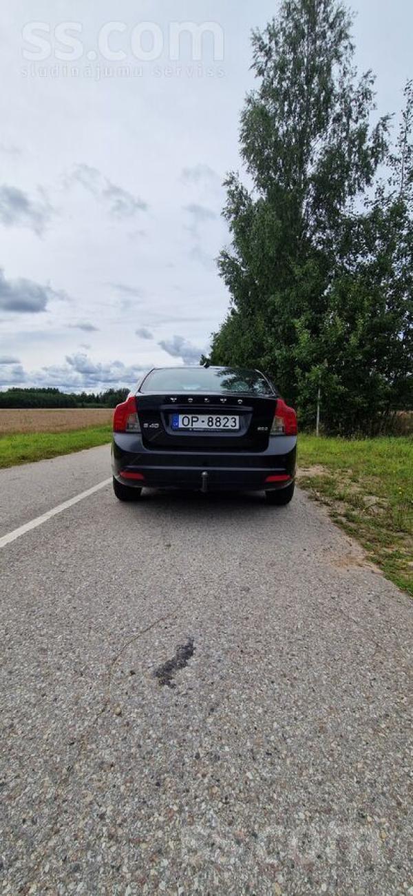 Grey Volvo S40 2009 in Valmiera, with an engine capacity of 2.00 L and mileage of 304 thousand km for 3900 €, photo 4 on AUTOMOTO.COM.LV