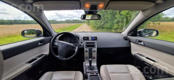 Grey Volvo S40 2009 in Valmiera, with an engine capacity of 2.00 L and mileage of 304 thousand km for 3900 €, photo 7 on AUTOMOTO.COM.LV