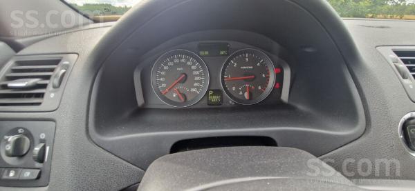 Grey Volvo S40 2009 in Valmiera, with an engine capacity of 2.00 L and mileage of 304 thousand km for 3900 €, photo 9 on AUTOMOTO.COM.LV