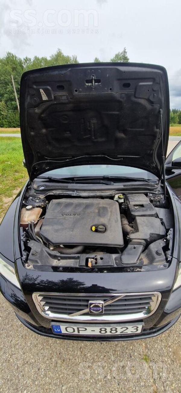 Grey Volvo S40 2009 in Valmiera, with an engine capacity of 2.00 L and mileage of 304 thousand km for 3900 €, photo 10 on AUTOMOTO.COM.LV