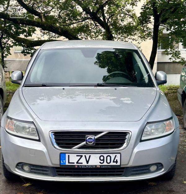 Grey Volvo S40 2009 in Vilnius, with an engine capacity of 1.60 L and mileage of 239 thousand km for 2000 €, photo 1 on AUTOMOTO.COM.LV