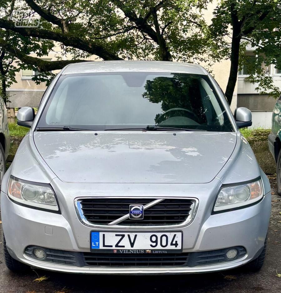 Pelēks Volvo S40 2009 Viļņa, ar dzinēja tilpumu 1.60 L un nobraukumu 239 tūkst. km par 2000 €, foto 1 vietnē AUTOMOTO.COM.LV