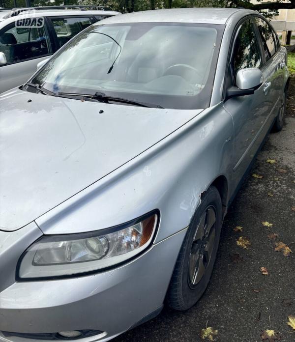 Grey Volvo S40 2009 in Vilnius, with an engine capacity of 1.60 L and mileage of 239 thousand km for 2000 €, photo 3 on AUTOMOTO.COM.LV