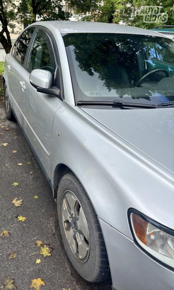 Grey Volvo S40 2009 in Vilnius, with an engine capacity of 1.60 L and mileage of 239 thousand km for 2000 €, photo 4 on AUTOMOTO.COM.LV