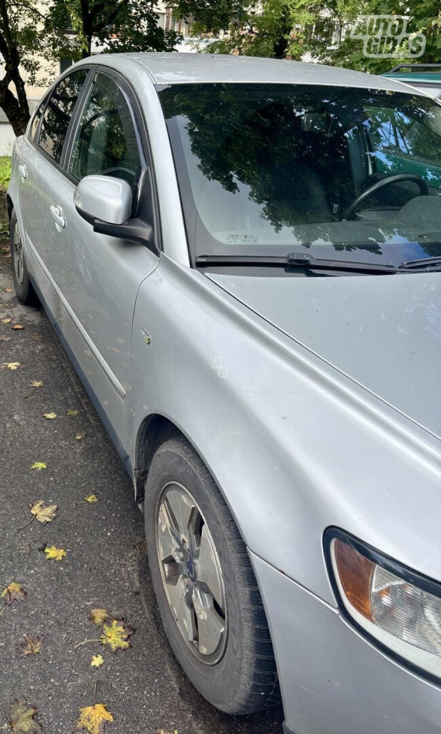 Pelēks Volvo S40 2009 Viļņa, ar dzinēja tilpumu 1.60 L un nobraukumu 239 tūkst. km par 2000 €, foto 4 vietnē AUTOMOTO.COM.LV