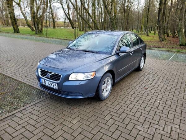 Pelēks Volvo S40 2010 Liepāja, ar dzinēja tilpumu 1.60 L un nobraukumu 240 tūkst. km par 3450 €, foto 1 vietnē AUTOMOTO.COM.LV