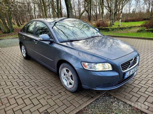 Pelēks Volvo S40 2010 Liepāja, ar dzinēja tilpumu 1.60 L un nobraukumu 240 tūkst. km par 3450 €, foto 2 vietnē AUTOMOTO.COM.LV