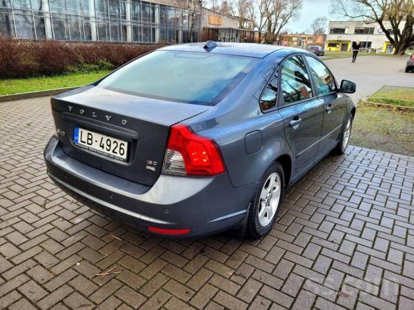 Pelēks Volvo S40 2010 Liepāja, ar dzinēja tilpumu 1.60 L un nobraukumu 240 tūkst. km par 3450 €, foto 3 vietnē AUTOMOTO.COM.LV