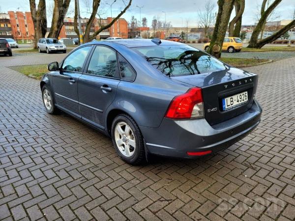 Pelēks Volvo S40 2010 Liepāja, ar dzinēja tilpumu 1.60 L un nobraukumu 240 tūkst. km par 3450 €, foto 4 vietnē AUTOMOTO.COM.LV