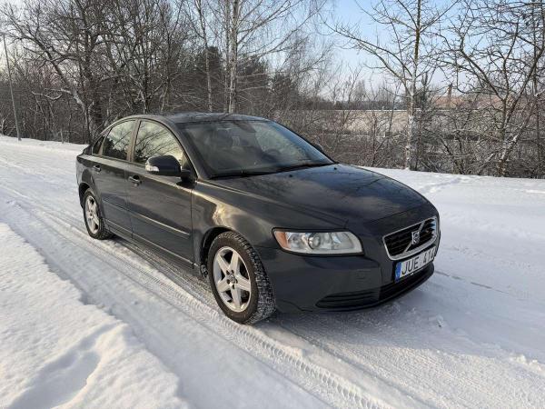 Pelēks Volvo S40 2010 Viļņa, ar dzinēja tilpumu 1.60 L un nobraukumu 297 tūkst. km par 2500 €, foto 1 vietnē AUTOMOTO.COM.LV