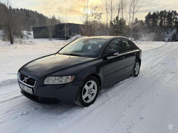 Pelēks Volvo S40 2010 Viļņa, ar dzinēja tilpumu 1.60 L un nobraukumu 297 tūkst. km par 2500 €, foto 2 vietnē AUTOMOTO.COM.LV