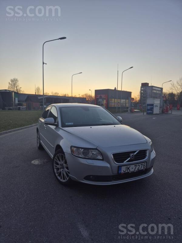 Grey Volvo S40 2010 in Riga, with an engine capacity of 2.40 L and mileage of 197 thousand km for 3500 €, photo 1 on AUTOMOTO.COM.LV