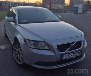 Pelēks Volvo S40 2010 Rīga, ar dzinēja tilpumu 2.40 L un nobraukumu 197 tūkst. km par 3500 €, foto 3 vietnē AUTOMOTO.COM.LV