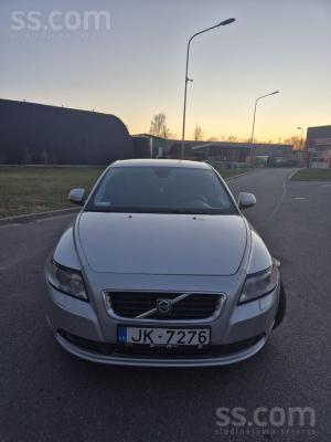 Pelēks Volvo S40 2010 Rīga, ar dzinēja tilpumu 2.40 L un nobraukumu 197 tūkst. km par 3500 €, foto 4 vietnē AUTOMOTO.COM.LV