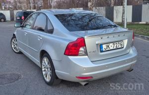 Pelēks Volvo S40 2010 Rīga, ar dzinēja tilpumu 2.40 L un nobraukumu 197 tūkst. km par 3500 €, foto 5 vietnē AUTOMOTO.COM.LV