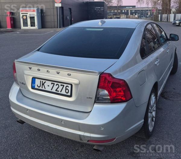 Grey Volvo S40 2010 in Riga, with an engine capacity of 2.40 L and mileage of 197 thousand km for 3500 €, photo 5 on AUTOMOTO.COM.LV