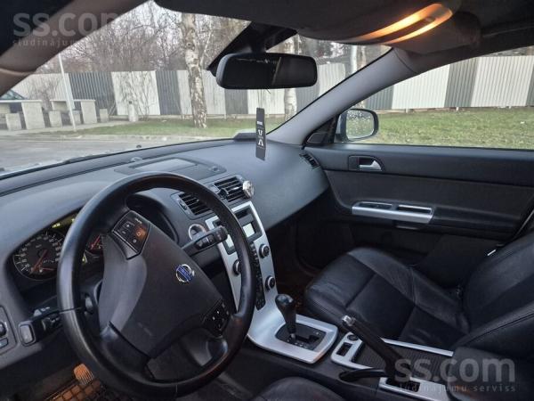 Grey Volvo S40 2010 in Riga, with an engine capacity of 2.40 L and mileage of 197 thousand km for 3500 €, photo 6 on AUTOMOTO.COM.LV