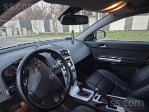Pelēks Volvo S40 2010 Rīga, ar dzinēja tilpumu 2.40 L un nobraukumu 197 tūkst. km par 3500 €, foto 7 vietnē AUTOMOTO.COM.LV