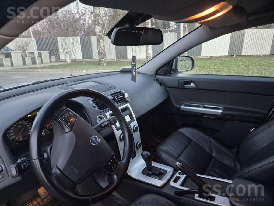 Pelēks Volvo S40 2010 Rīga, ar dzinēja tilpumu 2.40 L un nobraukumu 197 tūkst. km par 3500 €, foto 7 vietnē AUTOMOTO.COM.LV