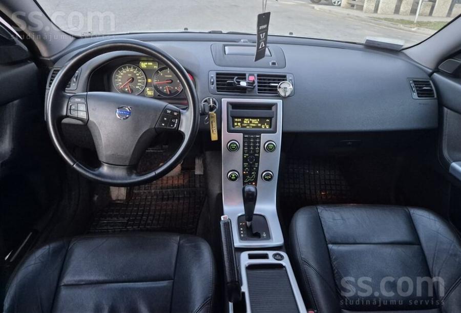 Pelēks Volvo S40 2010 Rīga, ar dzinēja tilpumu 2.40 L un nobraukumu 197 tūkst. km par 3500 €, foto 8 vietnē AUTOMOTO.COM.LV
