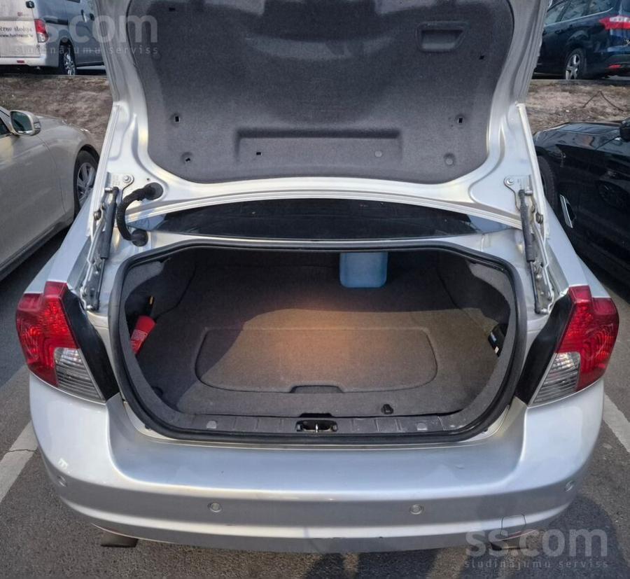 Pelēks Volvo S40 2010 Rīga, ar dzinēja tilpumu 2.40 L un nobraukumu 197 tūkst. km par 3500 €, foto 12 vietnē AUTOMOTO.COM.LV