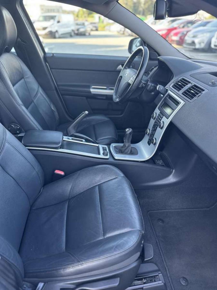 Grey Volvo S40 2010 in Taurage, with an engine capacity of 1.60 L and mileage of 226 thousand km for 3150 €, photo 17 on AUTOMOTO.COM.LV