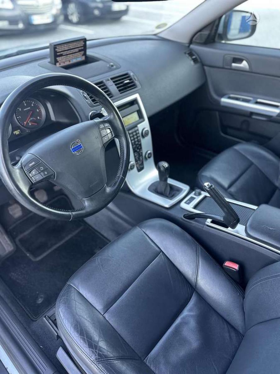 Grey Volvo S40 2010 in Taurage, with an engine capacity of 1.60 L and mileage of 226 thousand km for 3150 €, photo 18 on AUTOMOTO.COM.LV
