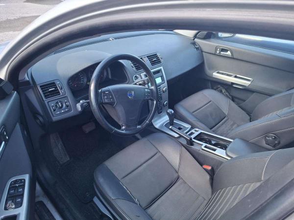 Volvo S40 2010 Viļņa vietnē Pelēks Volvo S40 2010 Viļņa, ar dzinēja tilpumu 0.00 L un nobraukumu 261 tūkst. km par 1300 €, foto 7 vietnē AUTOMOTO.COM.LV