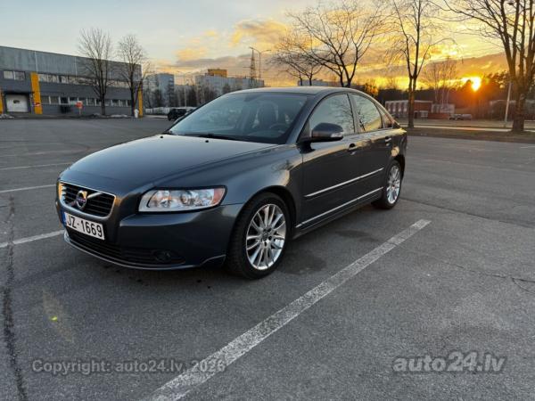 Grey Volvo S40 2011 in Riga, with an engine capacity of 1.60 L and mileage of 299 thousand km for 3499 €, photo 1 on AUTOMOTO.COM.LV